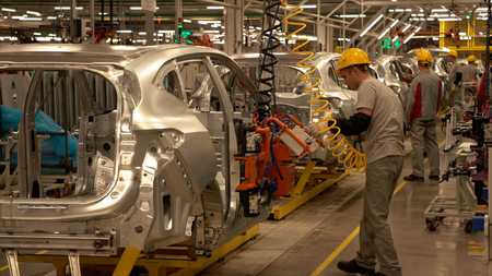 U.S. manufacturing activity grows slightly, but still in contraction - CGTN