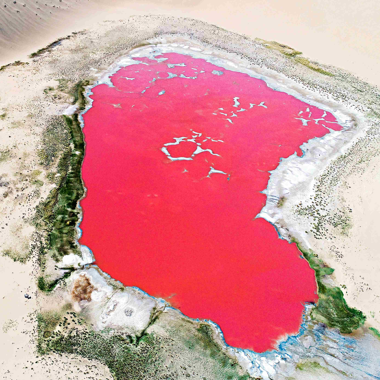 The ruby lake hidden in the desert in north China - CGTN