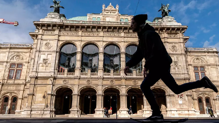 Vienna State Opera reopens with just 100 guests per show - CGTN