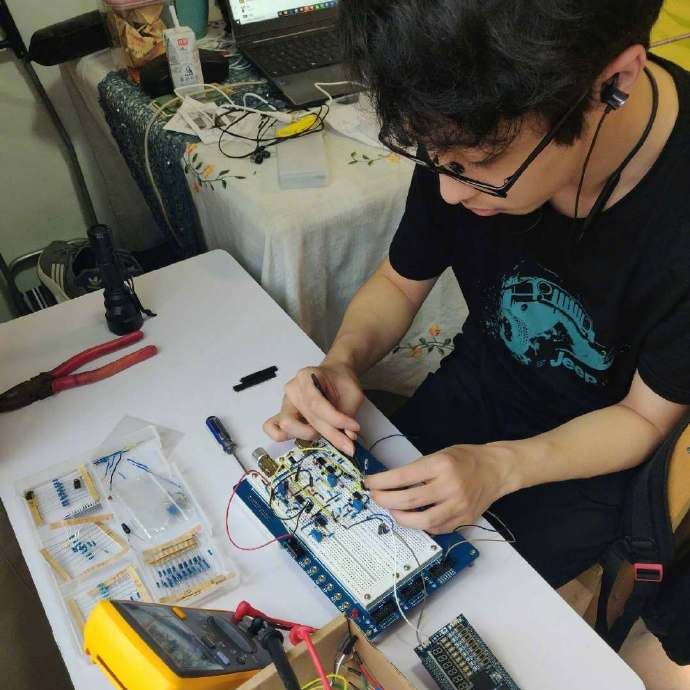 Chinese university helps students make 600 'home labs' ahead of exam - CGTN