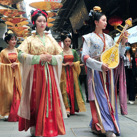 Ancient park embraces 'China chic' in Shanghai - CGTN