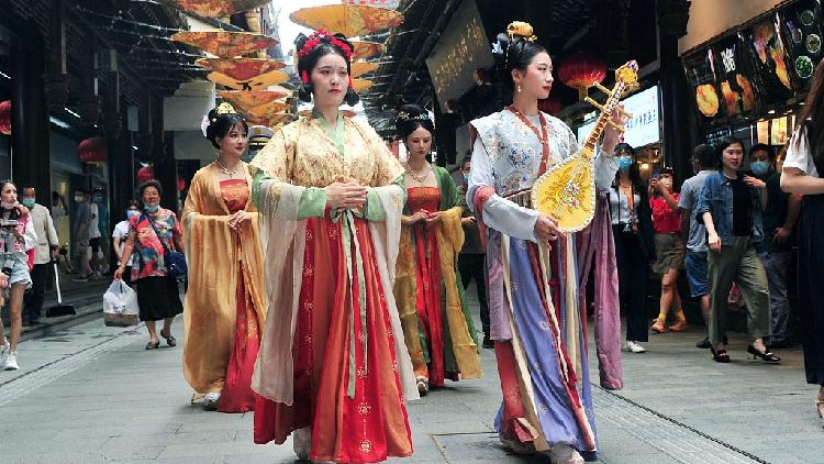 Ancient park embraces 'China chic' in Shanghai - CGTN