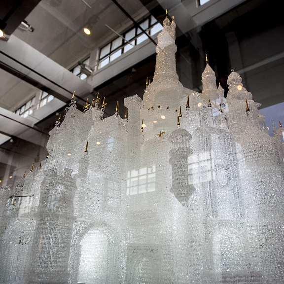 Children break world's largest glass blown castle at Shanghai museum - CGTN