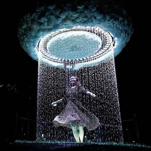High-tech light show adorns lakeside park in downtown Beijing - CGTN
