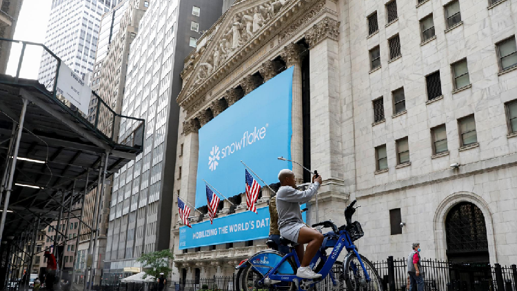 Snowflake's value doubles in stock market's largest software debut - CGTN
