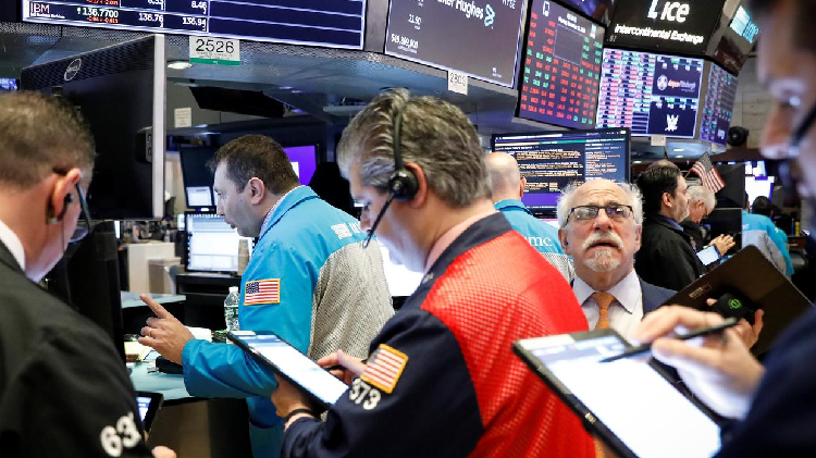 U.S. stocks post third week loss, dragged down by tech shares retreat ...