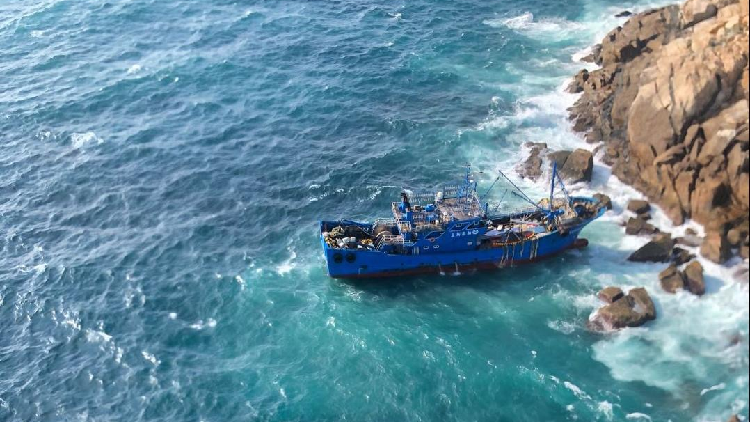 4 dead after boat hits rock in S. China - CGTN