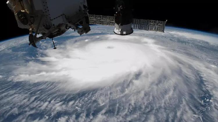 ISS moves to avoid space debris - CGTN