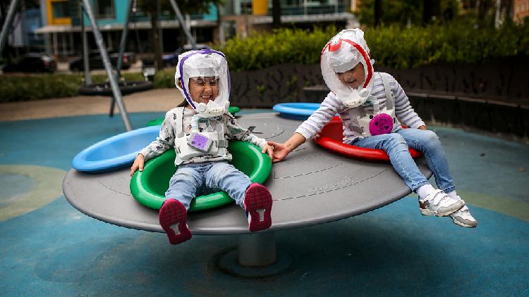 'Bubble' helmets to protect people from virus - CGTN