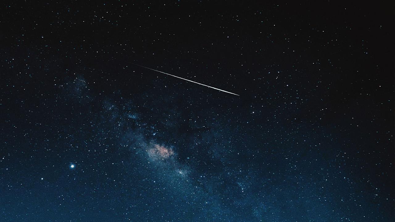 Live: Orionid meteor shower lights up night sky - CGTN