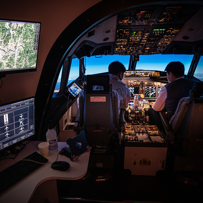 Everybody can be a pilot! Flight simulation available to the public - CGTN
