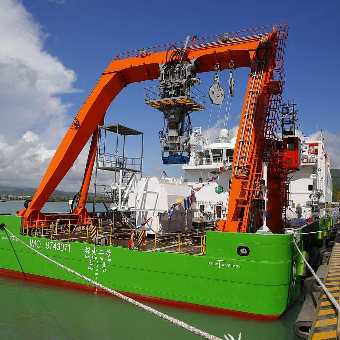 Live: China's new manned sub makes 10,000-meter dive at Mariana Trench ...