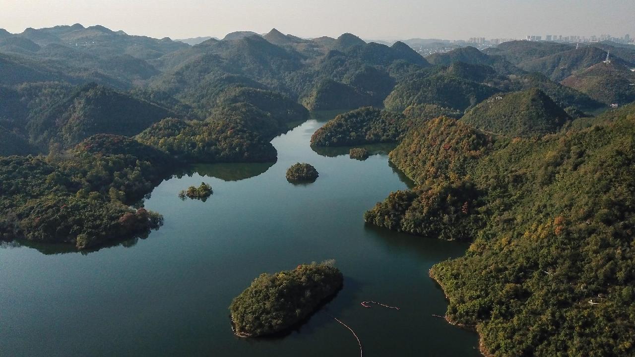 Aha Lake embraces early winter in SW China's Guizhou - CGTN