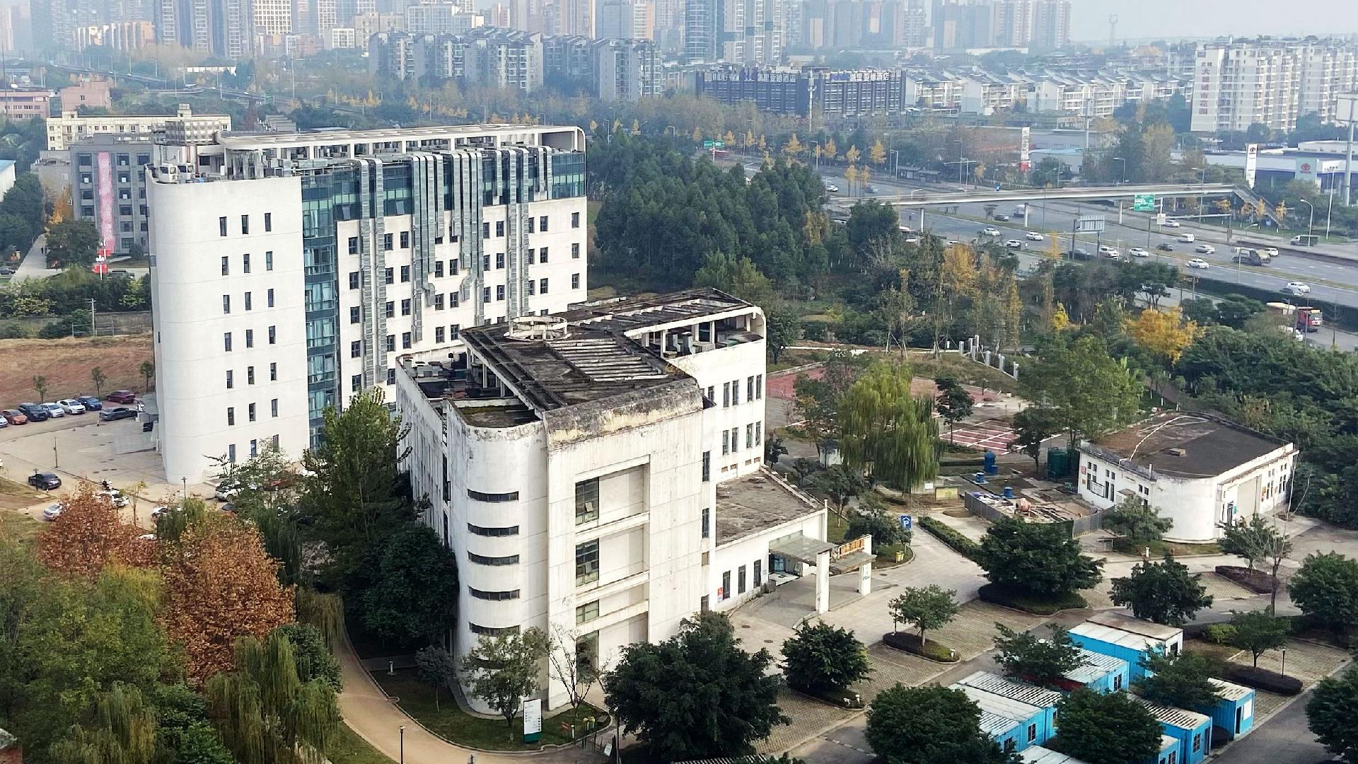 Live: Visit to hospital in Chengdu where COVID-19 patients are treated ...