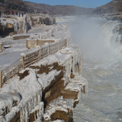 Live: Icicles glitter in sunlight at Hukou Waterfalls - CGTN