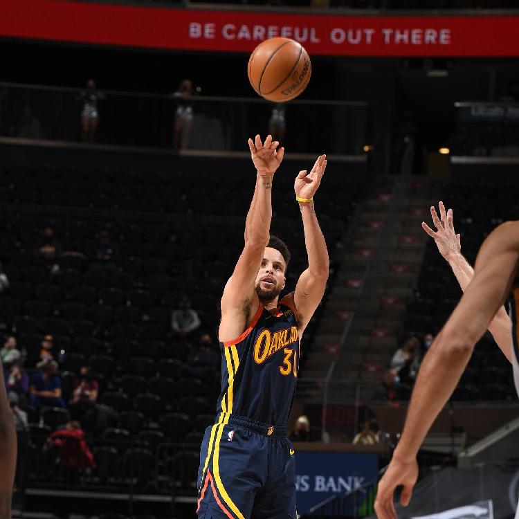 CGTN Sports Talk: Curry surpasses Miller to make NBA's 2nd-most threes - CGTN