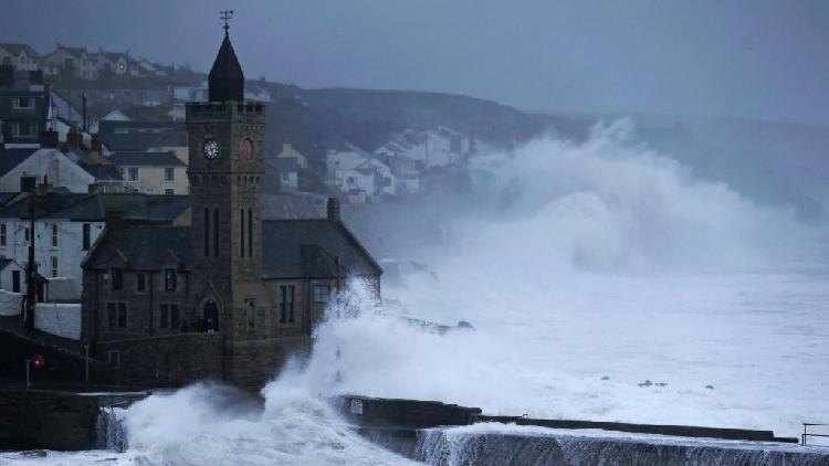 Big wave weather warning for counties in SW England - CGTN