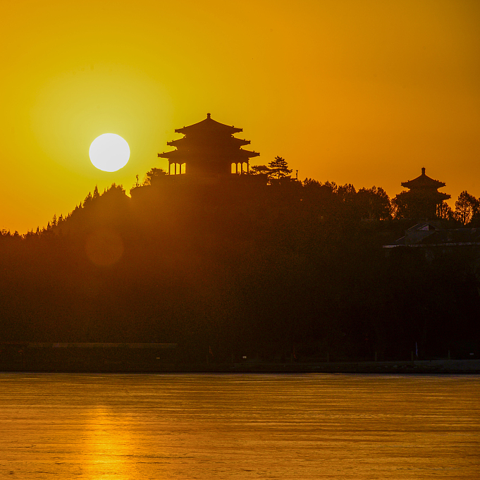 Golden sunrise over Beijing - CGTN