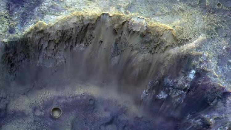 ESA releases image featuring rim of a Mars crater - CGTN