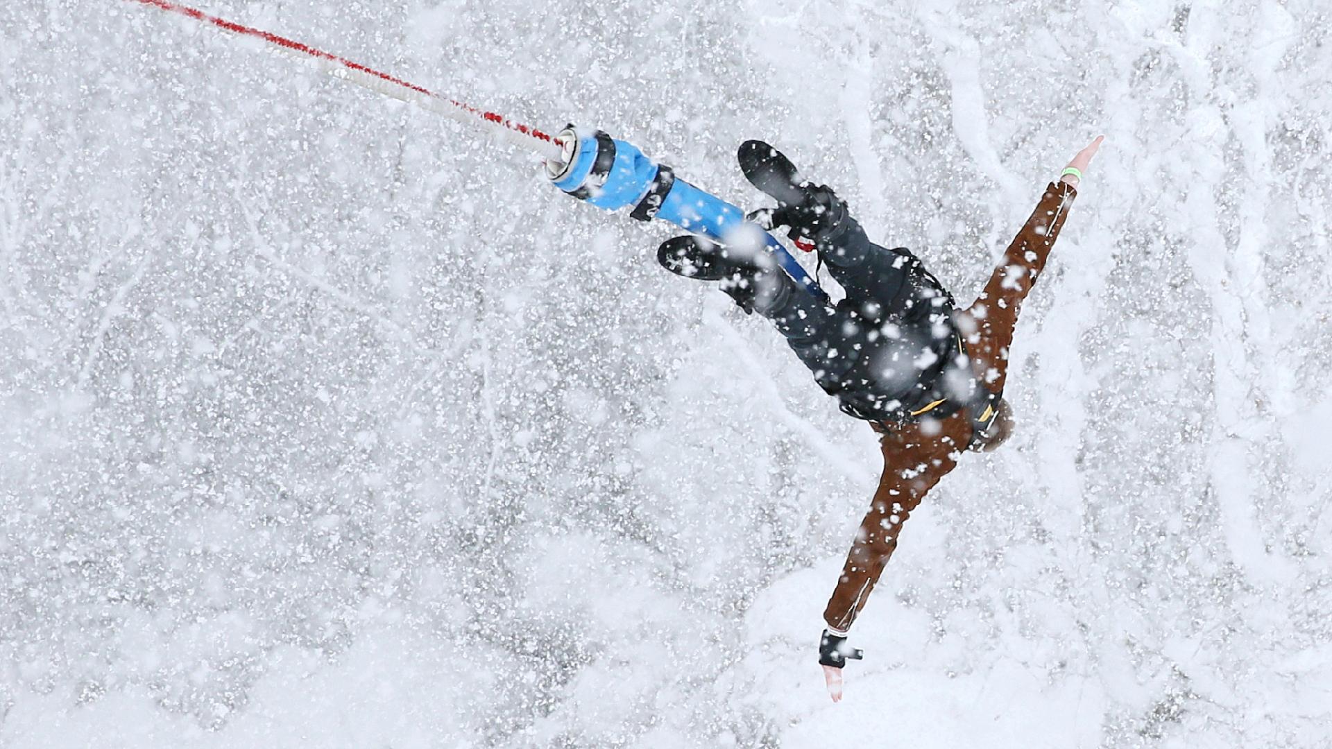 Option for adventurers in winter: Try bungee jumping in Sochi - CGTN