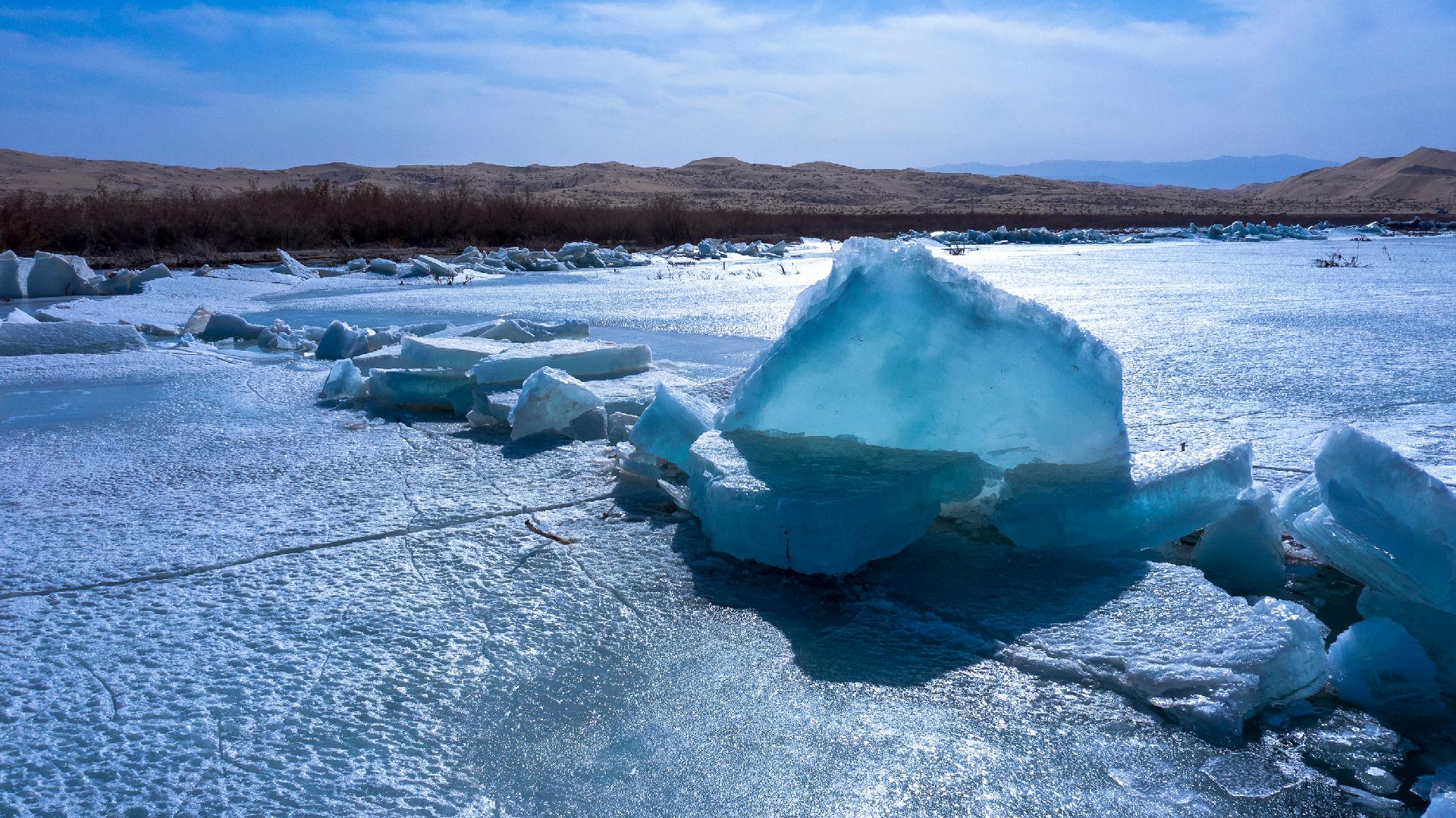 Wind pushes ice ashore in NW China lake - CGTN