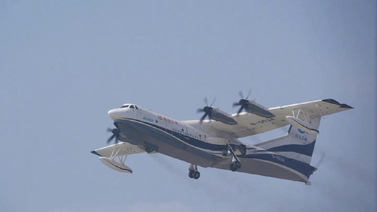 China's AG600 amphibious aircraft begins firefighting capability test ...