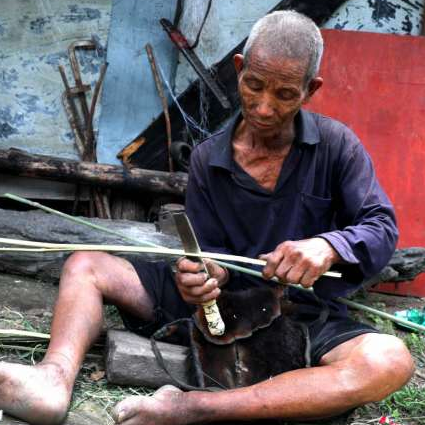 The Mountain Men in SW China's Tibet - CGTN