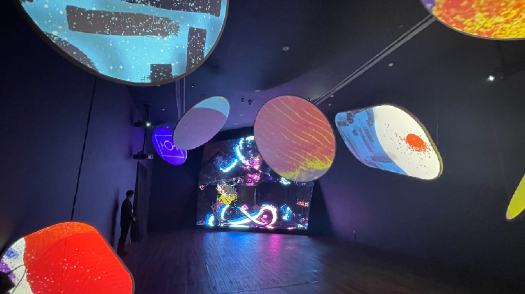 Chinese abstract artist Hsiao Chin's works exhibited in Beijing - CGTN