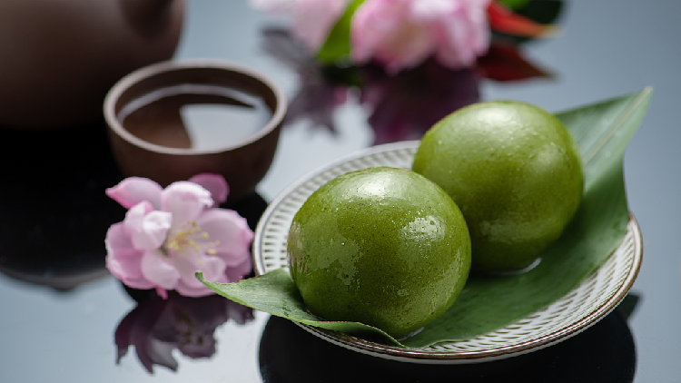 A Qingming festival snack with a history of over 1,000 years - CGTN