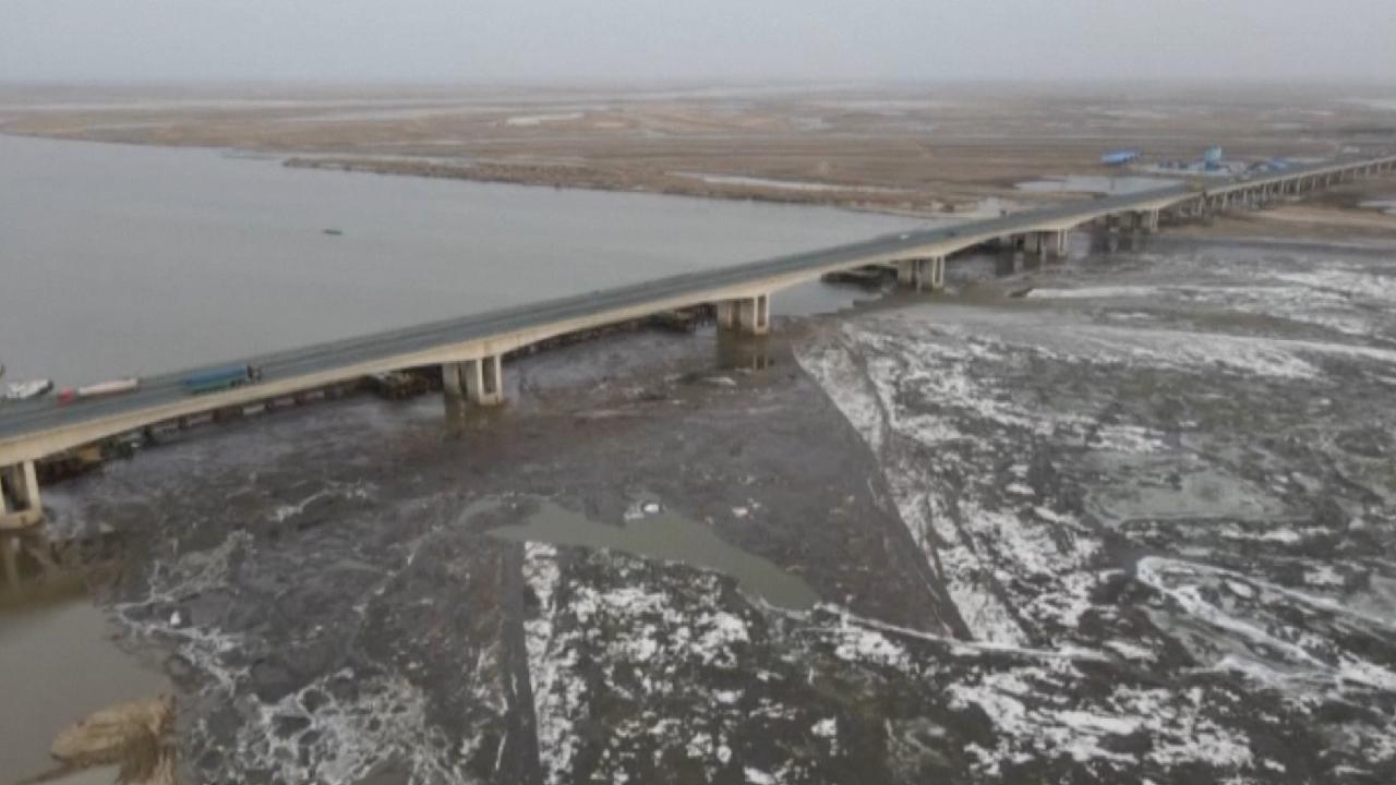 Melting river creates spectacle in NE China's Heilongjiang - CGTN