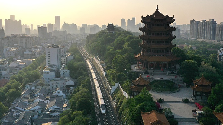 Heroic Hubei: FM Wang Yi's message of solidarity - CGTN