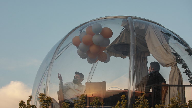 Turkish restaurant constructs 'dining bubbles' to isolate customers - CGTN