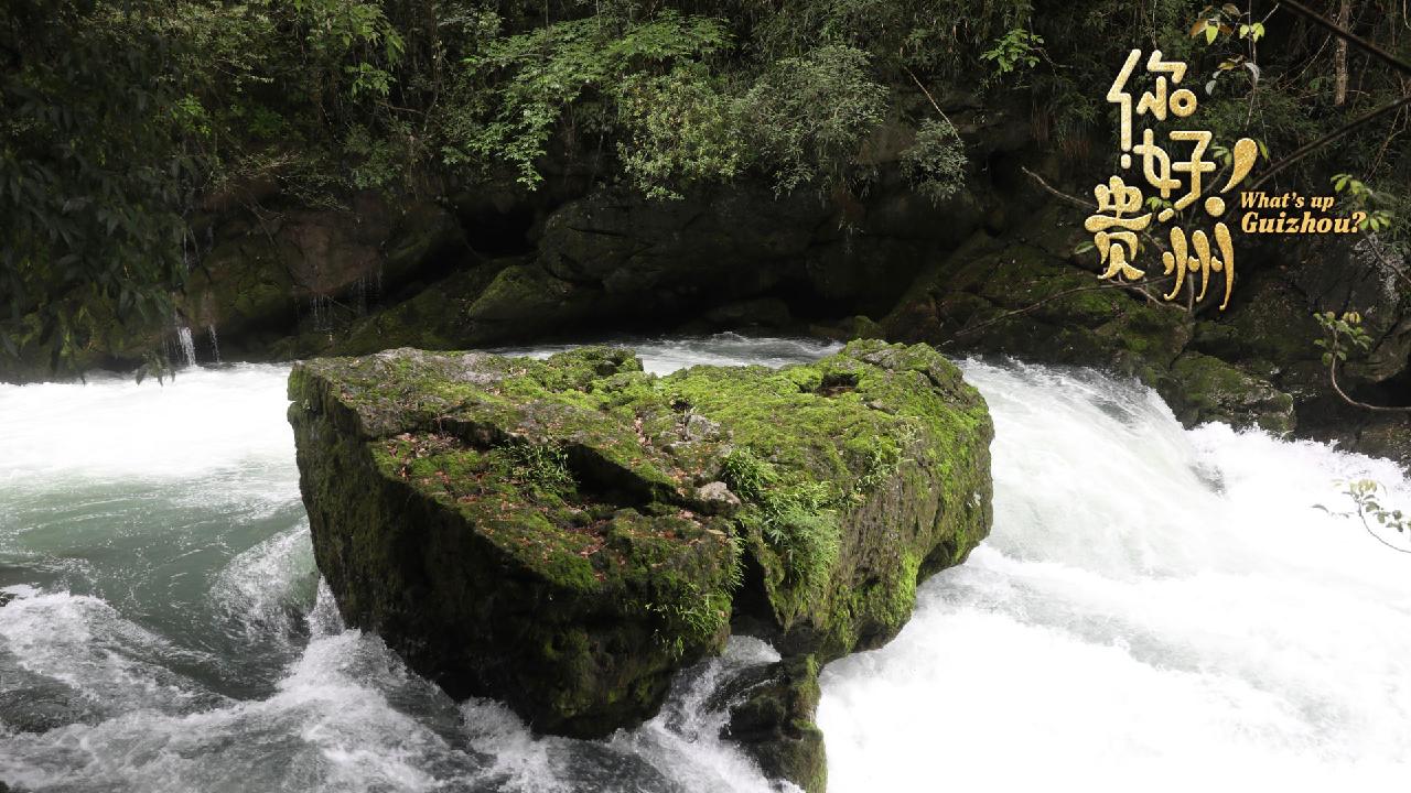 Qinglong Waterfall roaring down in SW China - CGTN