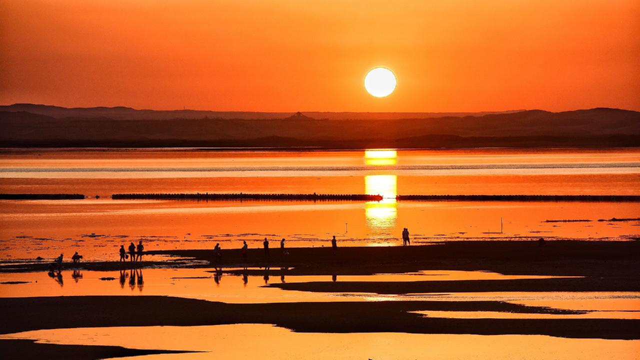 Wuhai: a city with desert and lake - CGTN