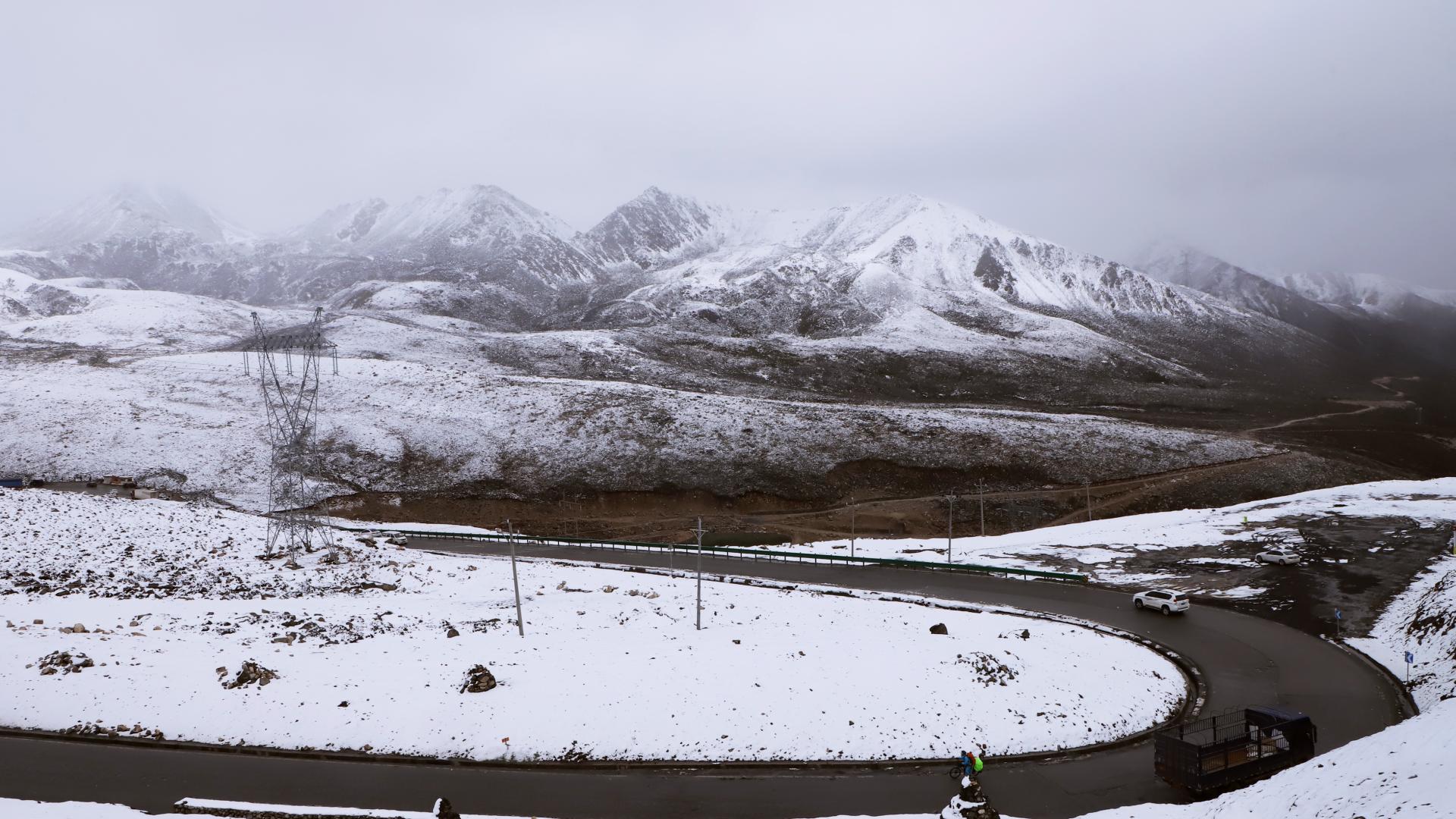 A glimpse of snow-covered Zedo Mountain in SW China - CGTN
