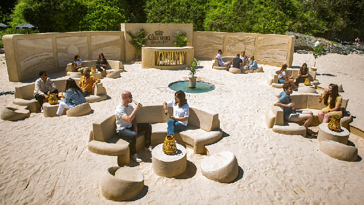 Beer bar crafted from sand opens in UK - CGTN