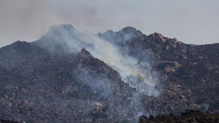 Wildfires tear through U.S. state Arizona in summer heat - CGTN