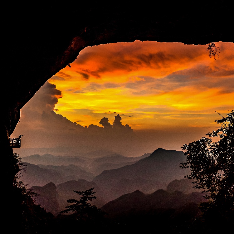 Stunning sunset glow at Jinfo Mountain in SW China's Chongqing - CGTN