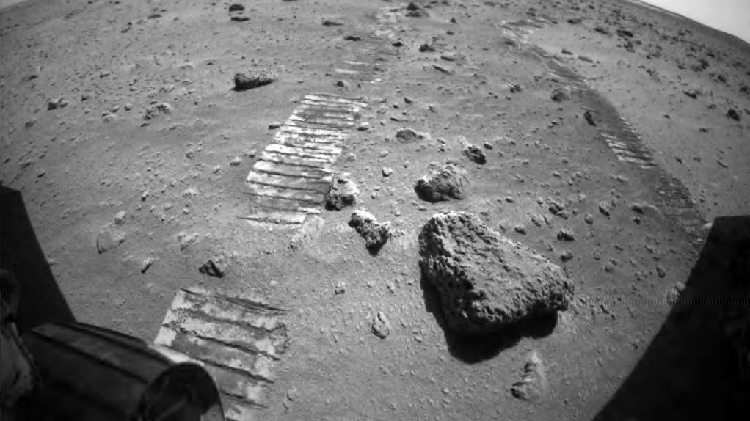 China's Mars rover in complex terrain, travels over 800 meters - CGTN