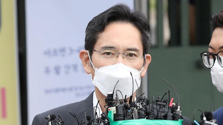 Samsung leader Jay Y. Lee released from jail on parole - CGTN