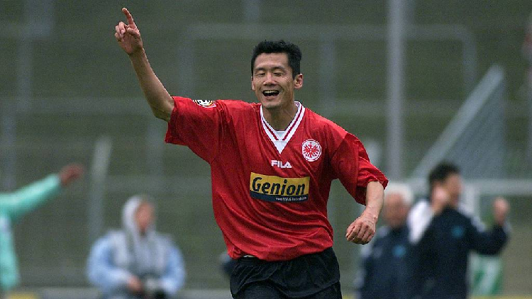 Former Chinese striker Yang Chen joins Bundesliga Legends Network - CGTN