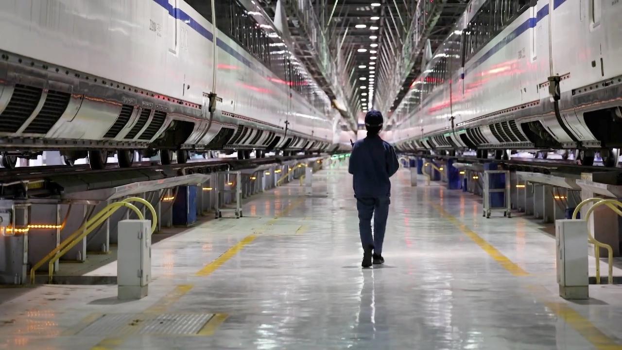 Bullet train 'doctor' walks over 20,000 steps a night - CGTN