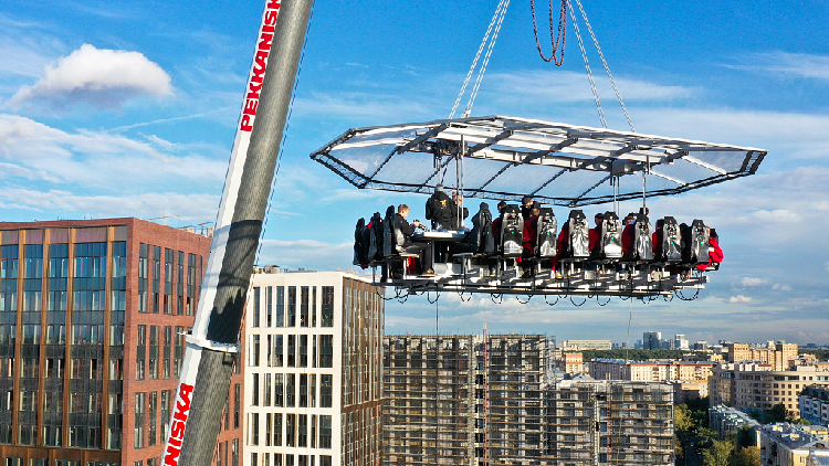 Moscow offers breathtaking mid-air dining experience - CGTN
