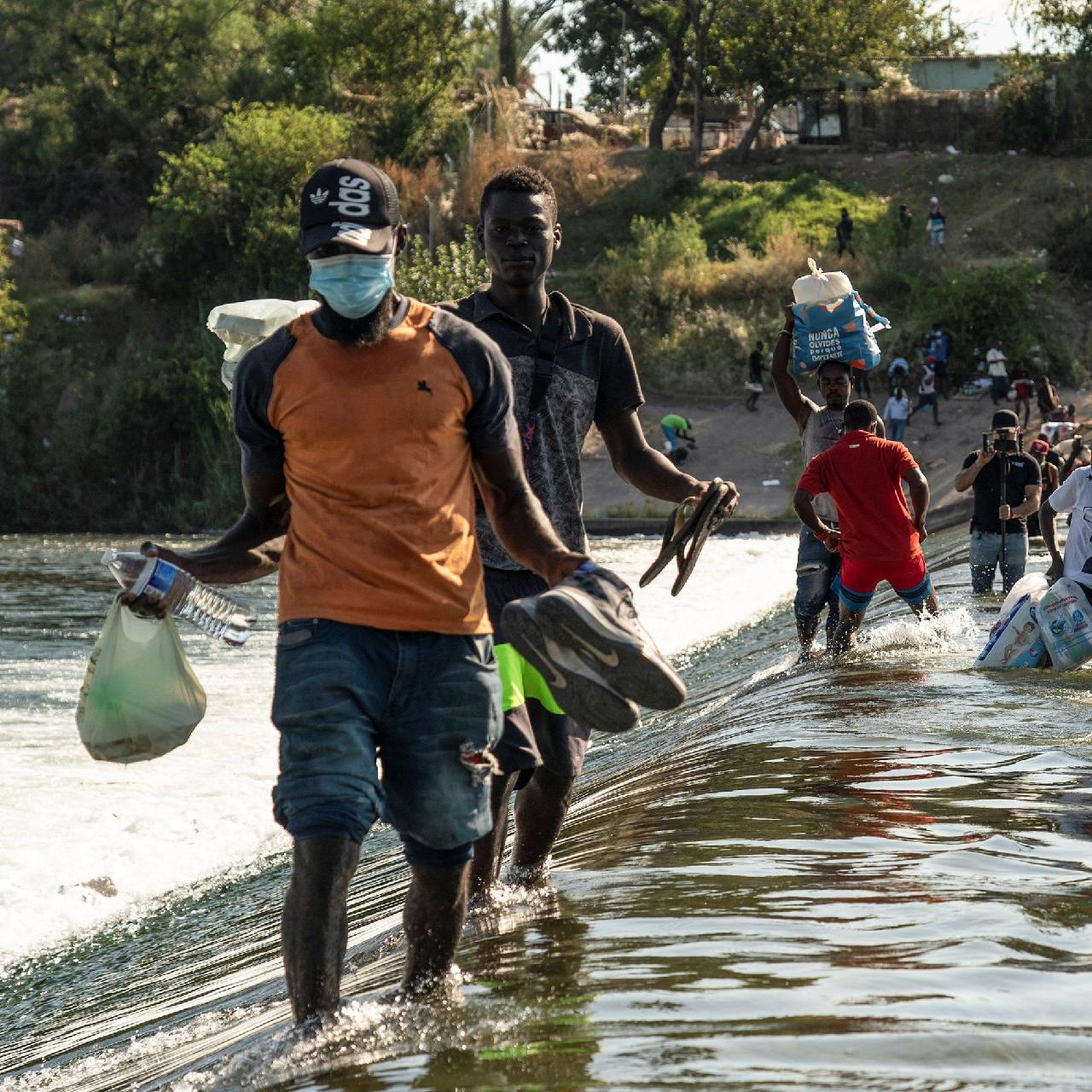State of emergency in Del Rio as 10,000 migrants shelter under bridge ...