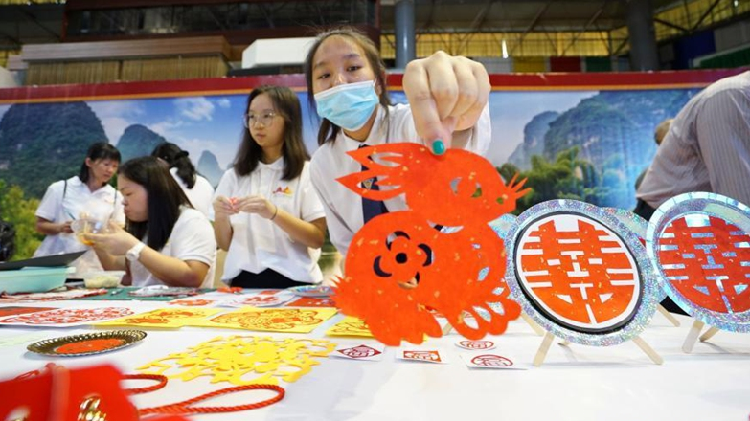 China, Brunei vow to further strengthen friendship - CGTN