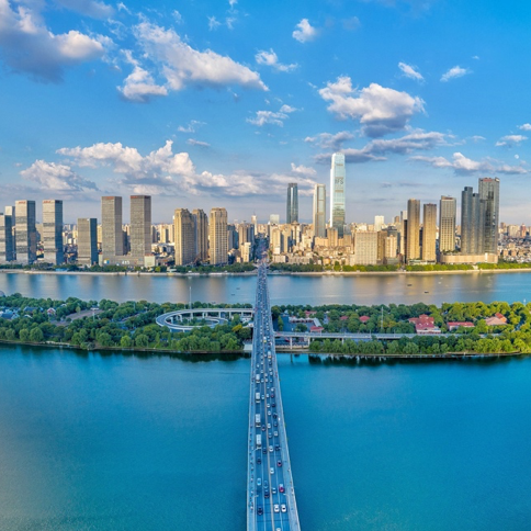 Live: Experience peak season rush on iconic Orange Isle Bridge - CGTN