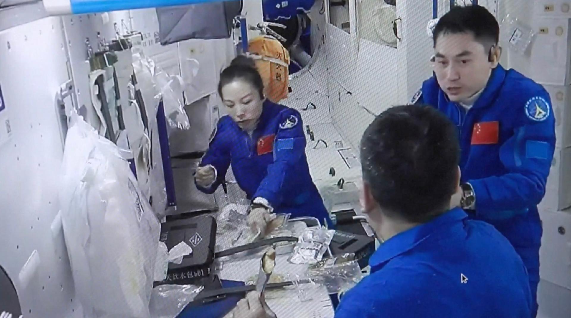 Chinese taikonauts enjoy food in China's Space Station - CGTN