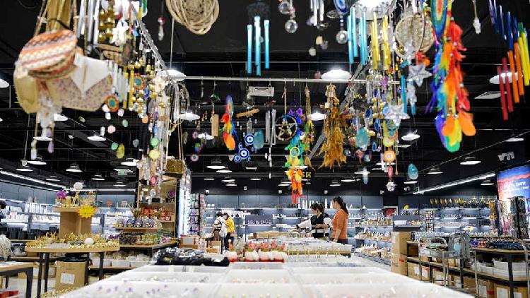 Donghai crystal sees online sales boom in post-pandemic era - CGTN