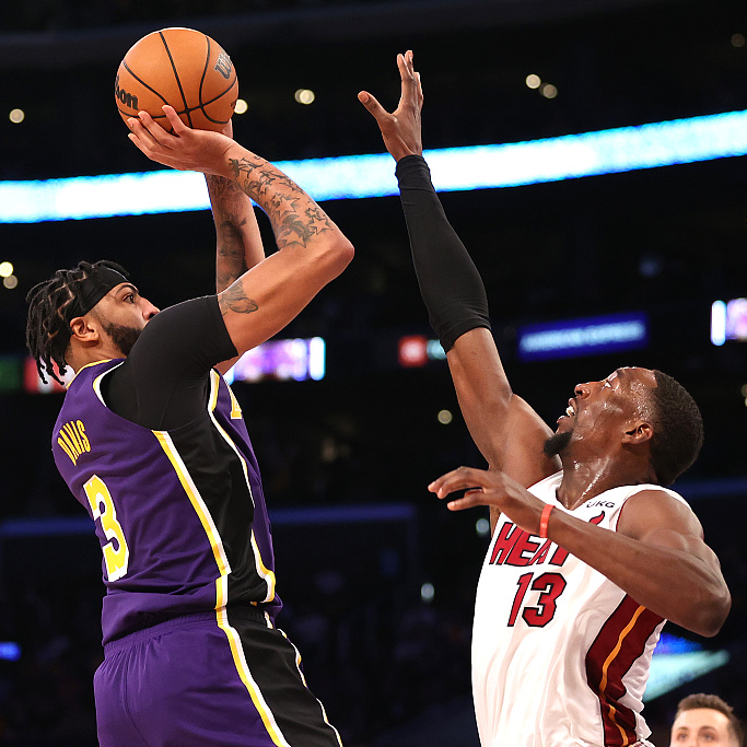 NBA highlights on Nov. 10: Lakers edge Heat in Finals rematch - CGTN