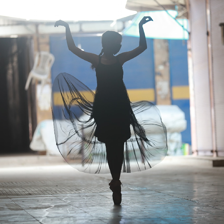 Syrian ballerina, a tiny swan in the flames of war - CGTN